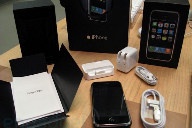 Originál iPhone 2007 unboxing. Pozrite sa na nedávnu minulosť ...