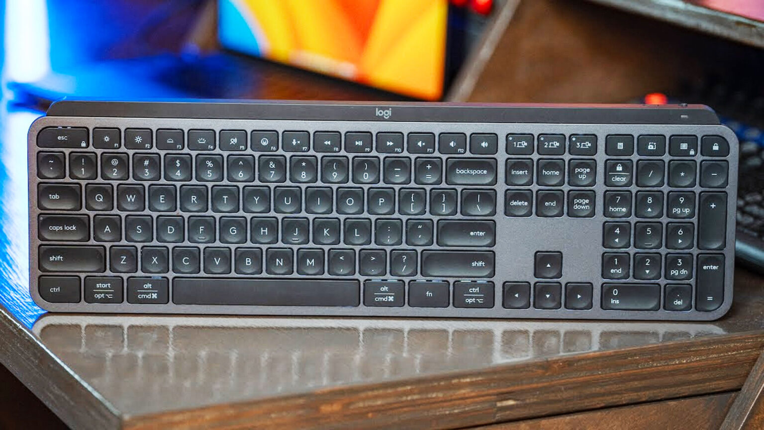 Logitech MX Keys S je za super cenu. Ide o dokonalé zariadenie, na ...