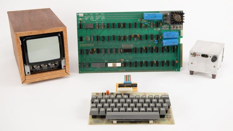 Prvý počítač Apple-1 mieri do dražby. Jeho cena môže byť astronomická ...