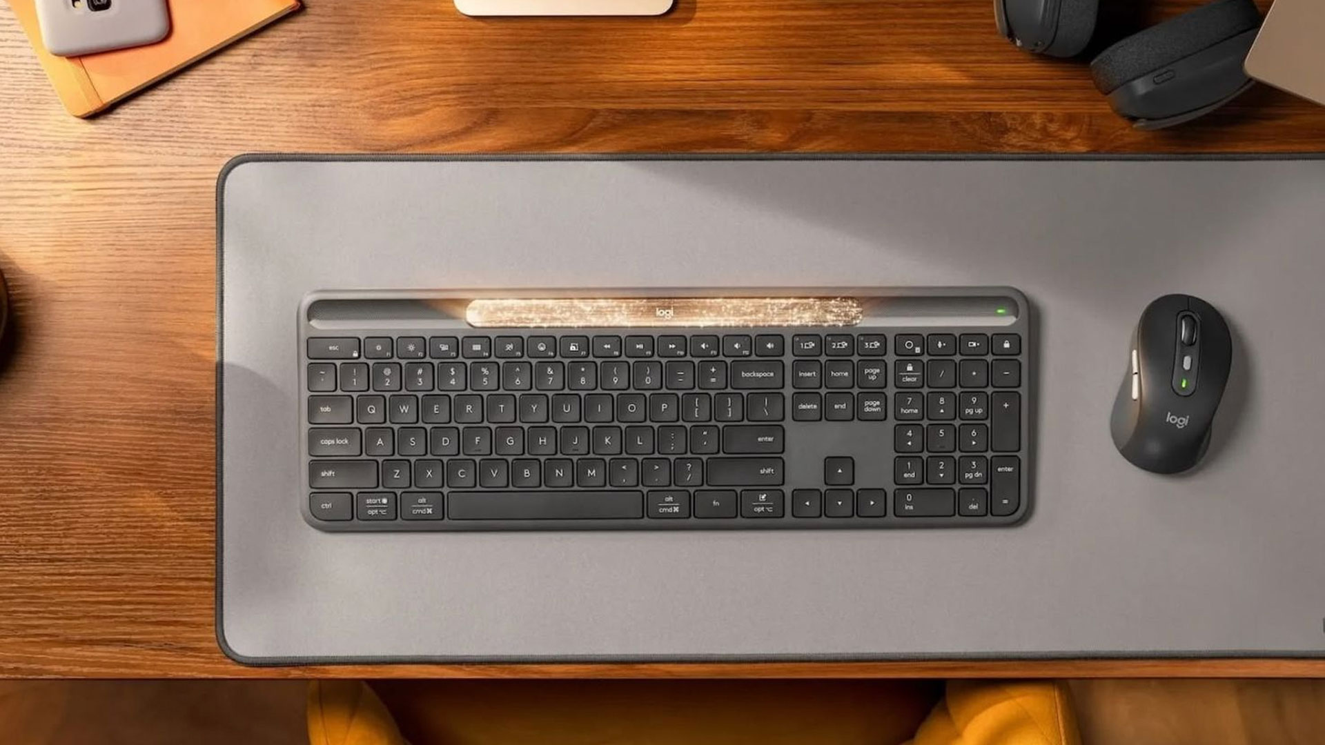 Táto klávesnica sa nabíja svetlom a v tme vydrží až 4 mesiace! Logitech predstavil geniálne ...